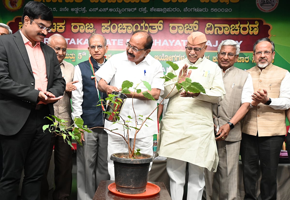 ಸ್ಥಳೀಯ ಸಂಸ್ಥೆ ಚುನಾವಣೆ ನಡೆಸದಿದ್ದರೆ ಜನರಿಂದಲೇ ತಕ್ಕಪಾಠ: ವೀರಪ್ಪ ಮೋಯಿಲಿ