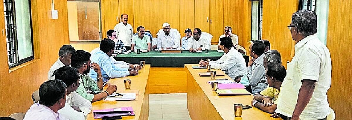 Weighbridge Installation: ವೇಬ್ರಿಡ್ಜ್ ಅಳವಡಿಕೆ ಸ್ಥಳ ನಿರ್ಧಾರ ಮುಂದೂಡಿಕೆ…
