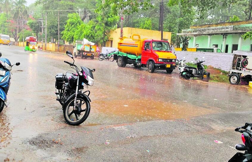 Kolar Rain: ವೇಮಗಲ್‌ನಲ್ಲಿ ಮಳೆ: ತಂಪಾದ ಇಳೆ, ಸಾರ್ವಜನಿಕರಿಗೆ ಬಿಡುವು