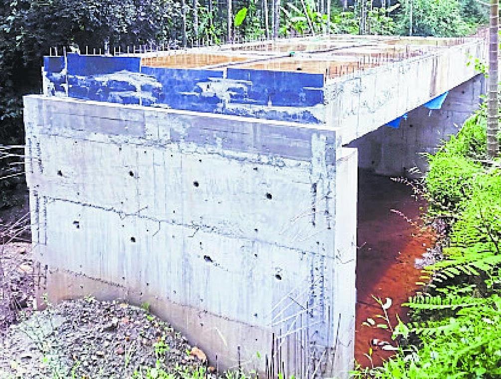 Bridge Work: ಕೊಣೆಗೋಡು ಸೇತುವೆ ಕಾಮಗಾರಿ ವಿಳಂಬ, ಗ್ರಾಮಸ್ಥರಲ್ಲಿ ನಿರಾಸೆ