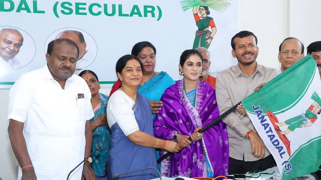 Jahnavi Joins JDS: ನನ್ನ ಮೂರನೇ ಅಧ್ಯಾಯ; ರಾಜಕೀಯಕ್ಕಿಳಿದ ನಿರೂಪಕಿ ಜಾಹ್ನವಿ ...