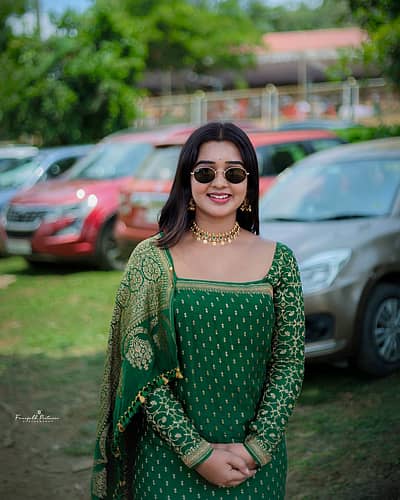 Mouna Guddemane: ಸ್ನೇಹಿತರ ಮದುವೆಗೆ ಕೊಡವ ಶೈಲಿಯಲ್ಲಿ ಸೀರೆ ಧರಿಸಿ ಮನಗೆದ್ದ ನಟಿ ...