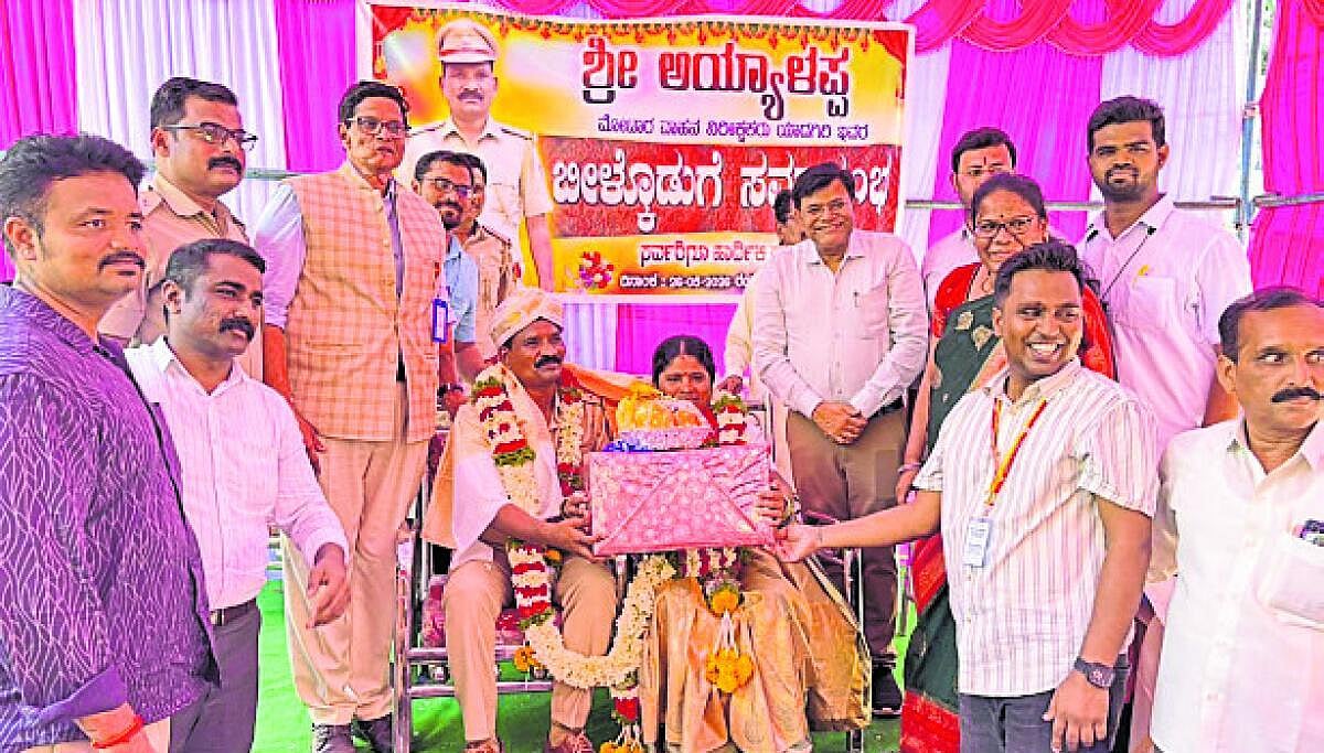 Yadagiri Farewell: ಯಾದಗಿರಿ ಸಾರಿಗೆ ಇಲಾಖೆಯ ಮೋಟಾರ್ ವಾಹನ ನಿರೀಕ್ಷಕ ಅಯ್ಯಾಳಪ್ಪ ...