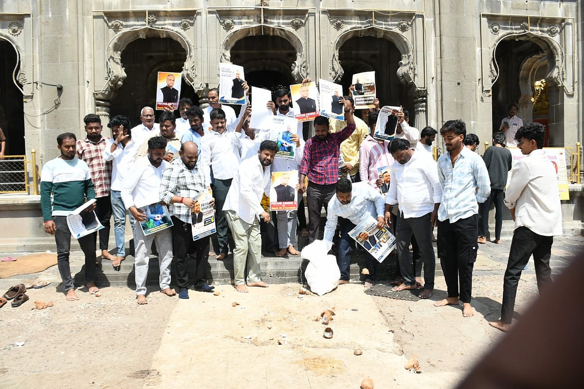 Priyank Kharge DCM demand: ಪ್ರಿಯಾಂಕ್‌ ಖರ್ಗೆ ಡಿಸಿಎಂ ಆಗಲಿ: ಕಲಬುರಗಿಯಲ್ಲಿ ...