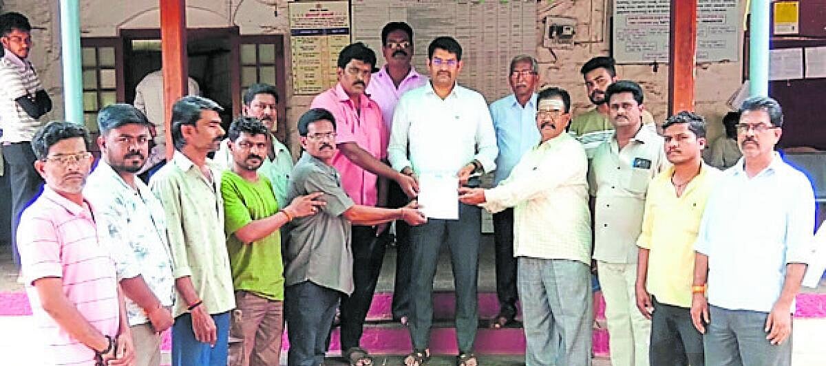 Bus Stand Tender: ಬೈಲಹೊಂಗಲ ಬಸ್ ನಿಲ್ದಾಣ ಮಳಿಗೆ ಟೆಂಡರ್ ರದ್ದತಿಗೆ ಆಗ್ರಹ