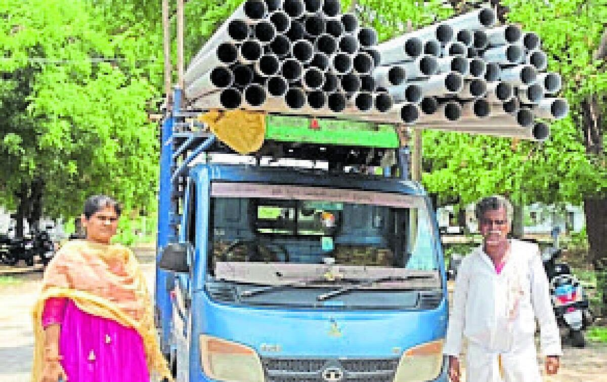 Seed Distribution: ಕಂಪ್ಲಿಯಲ್ಲಿ ರಿಯಾಯಿತಿ ದರದಲ್ಲಿ ಬಿತ್ತನೆ ಬೀಜ ಮಾರಾಟ ಆರಂಭ
