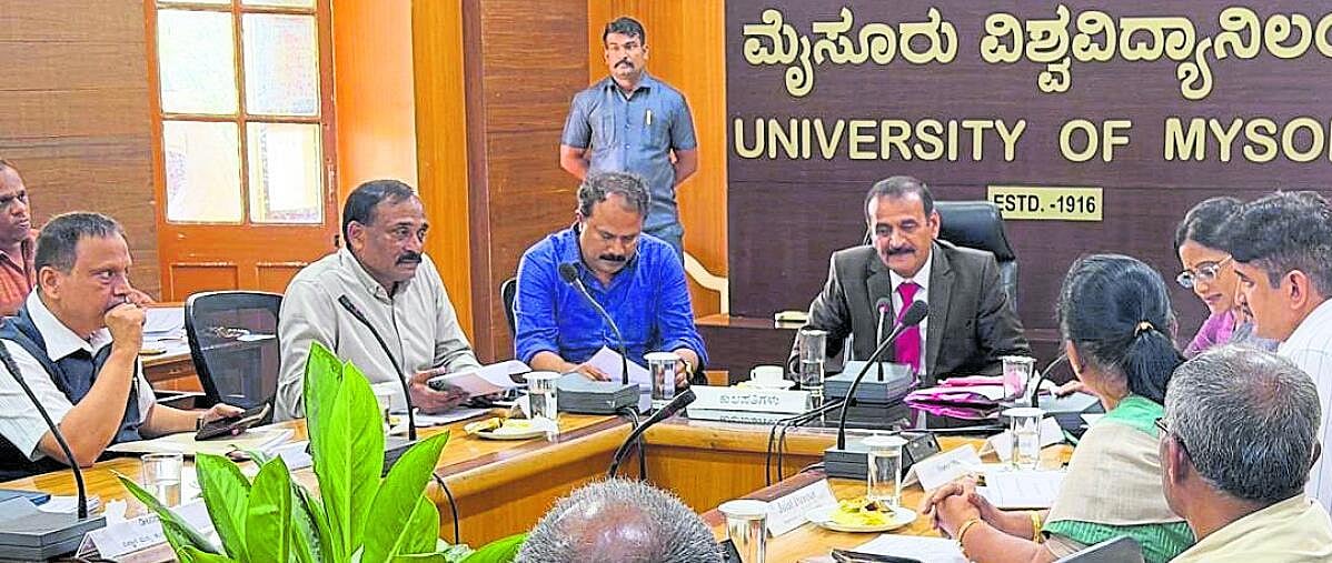 Mysuru University: ಕಟ್ಟಡ ನವೀಕರಣಕ್ಕೆ ಸರ್ಕಾರಕ್ಕೆ ಪ್ರಸ್ತಾವ ಸಲ್ಲಿಸಲು ನಿರ್ಧಾರ