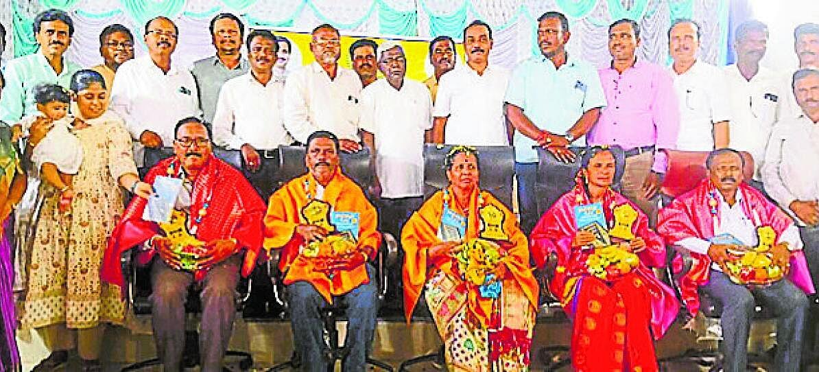Harapanahalli Employees: ನೌಕರರ ಹಿತರಕ್ಷಣೆಗೆ ನೌಕರರ ಸಂಘ ಬದ್ಧ: ಮನೋಹರ ಭರವಸೆ