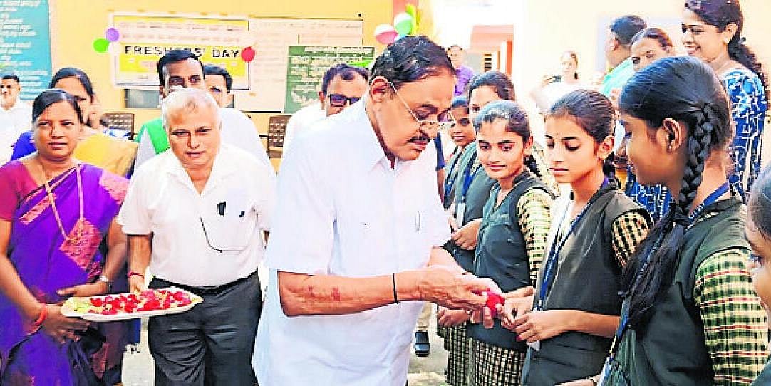 School Reopening: ಹೊನ್ನಾಳಿ ಶಾಲೆಗಳಲ್ಲಿ ಮೊದಲ ದಿನವೇ ಶೇ 80ರಷ್ಟು ...