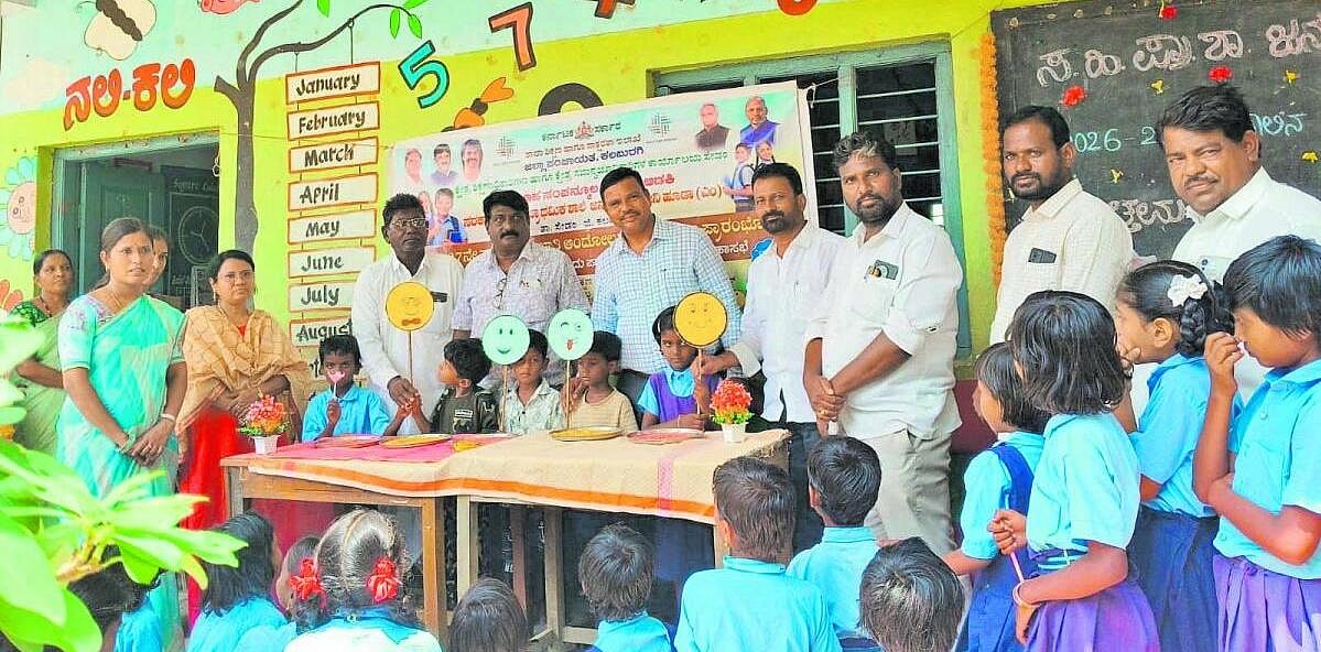 School Reopening: ಶಾಲೆಯತ್ತ ‘ಸಂಭ್ರಮದ ಹೆಜ್ಜೆ’ ಹಾಕಿದ ವಿದ್ಯಾರ್ಥಿಗಳು