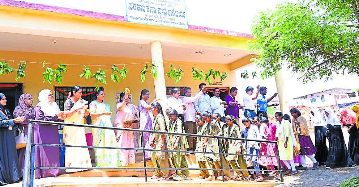 Bidar School Reopening: ವಿವಿಧೆಡೆ ಸಂಭ್ರಮದ ಶಾಲಾ ಪ್ರಾರಂಭೋತ್ಸವ