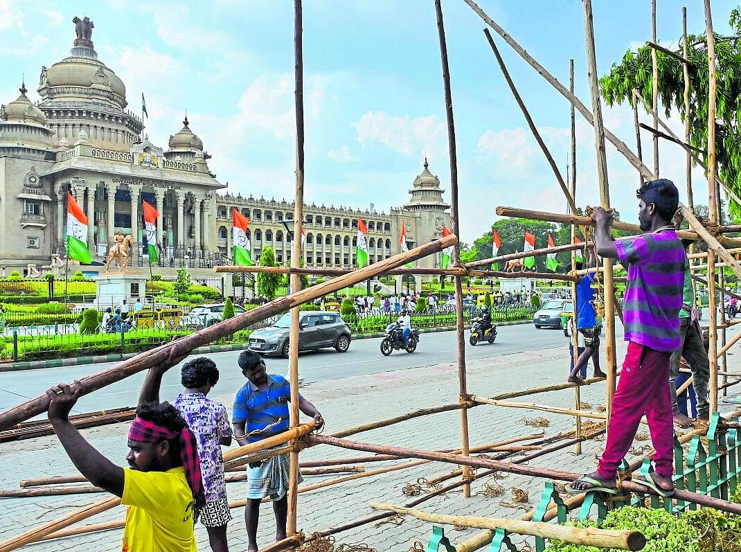 Oath Ceremony: ಬೆಂಗಳೂರು ನಗರದಲ್ಲಿ ಹೊಸ ಸಿಎಂ ಸ್ವಾಗತಕ್ಕೆ ಸಂಭ್ರಮ ಮುಗಿಲು