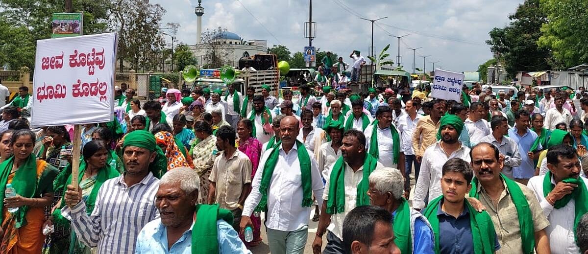 Bidadi Township: ‌ಆಳ ಅಗಲ | ಅಸ್ತಿತ್ವ– ಪ್ರತಿಷ್ಠೆ ಬಿಕ್ಕಟ್ಟಿನಲ್ಲಿ ಬಿಡದಿ ...