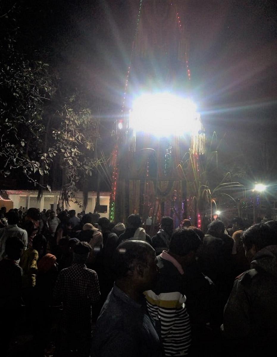 ಬೀದರ್ | ಗುತ್ತಿ ಬಸವಣ್ಣ ದೇವರ ರಥೋತ್ಸವ: ಮುಗಿಲು ಮುಟ್ಟಿದ ಭಕ್ತರ ಜಯಘೋಷ