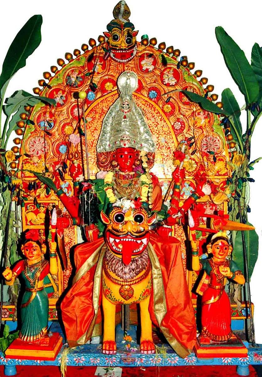 ಗುತ್ತಲ: ಪಟ್ಟಣ ತೊರೆಯುವಂತಿಲ್ಲ, ಹಾಲು ಮಾರುವಂತಿಲ್ಲ!