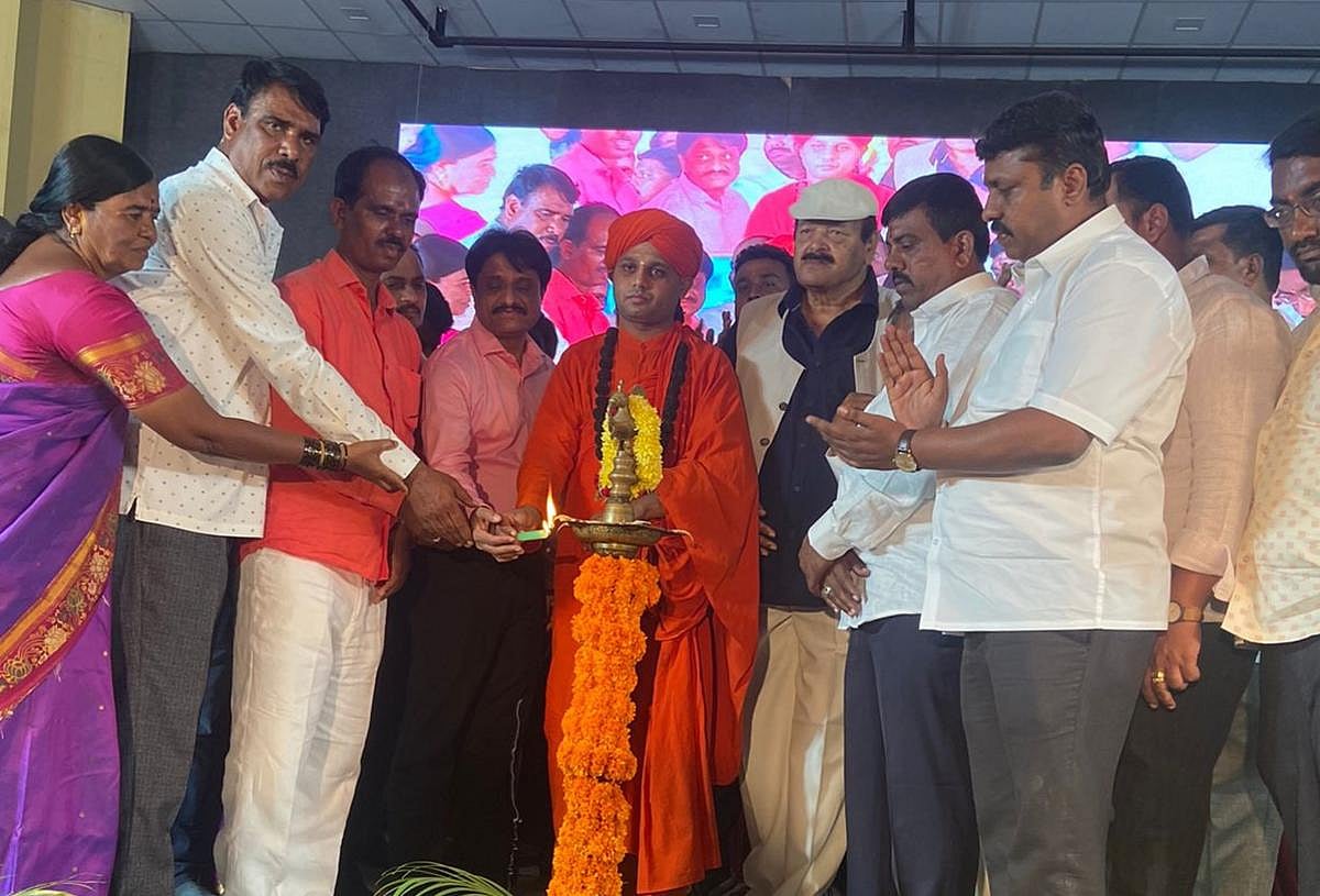 ‘ಶ್ರಮ ಜೀವನಕ್ಕೆ ಭೋವಿ ಸಮಾಜ ಮಾದರಿ’