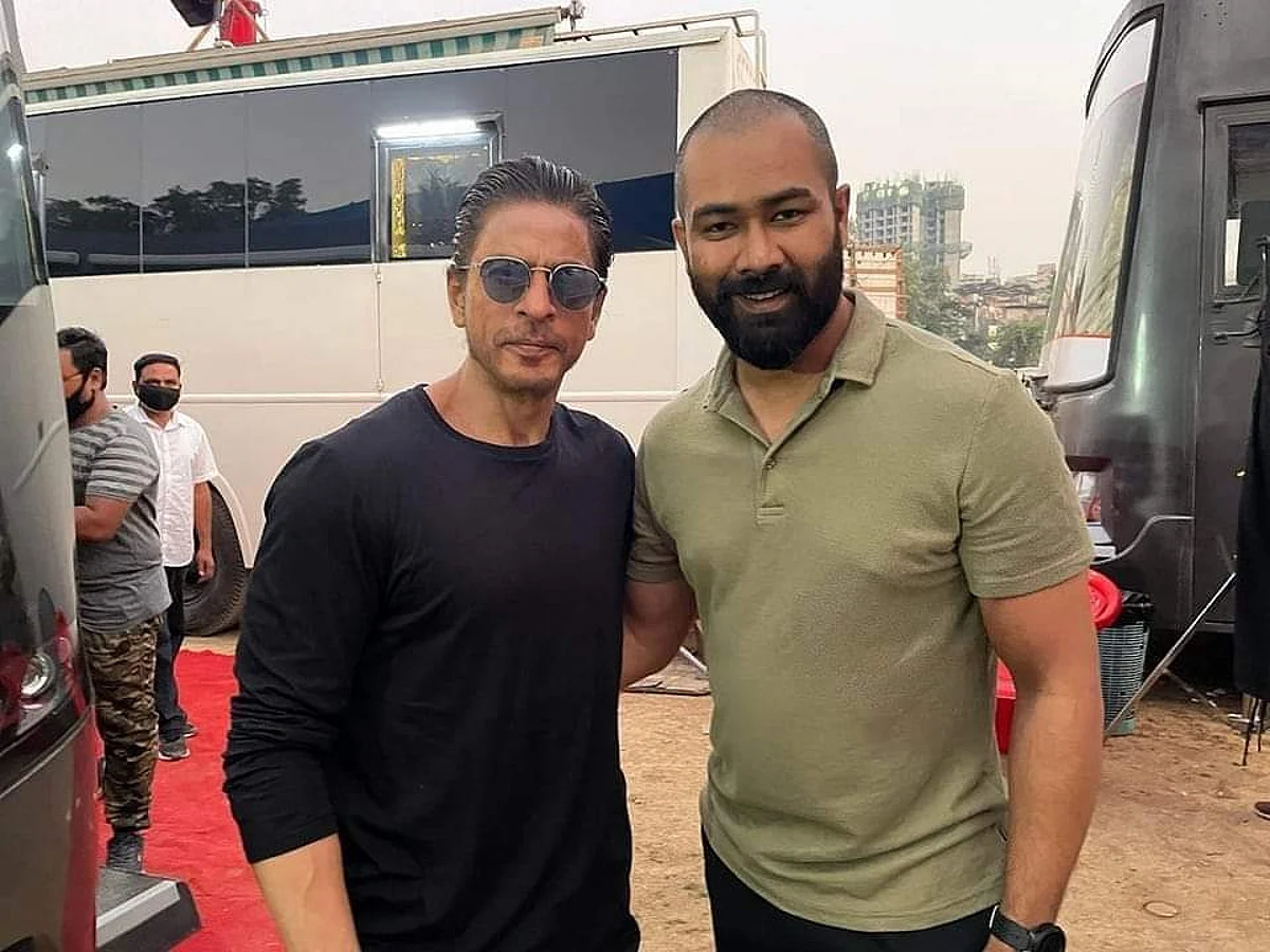 Srks Pic With Assamese Actor Diganta Hazarika Goes Viral