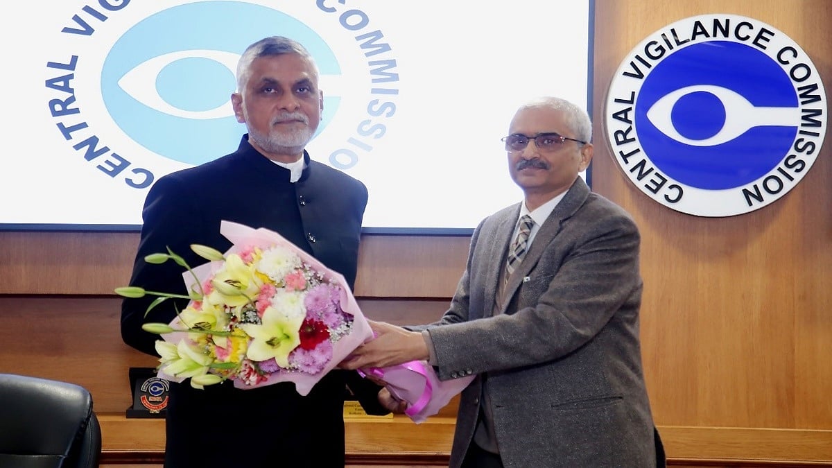 Ex-IPS Praveen Vashista takes oath as Vigilance Commissioner in CVC