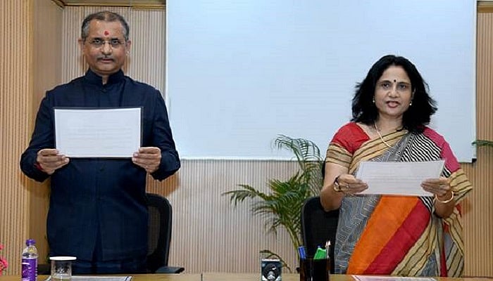 Suman Sharma (IRS) takes the oath of Office and Secrecy as Member of UPSC