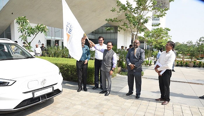 REC CMD flags off 1st fleet of EVs; targets 100% EVs by 2024-25