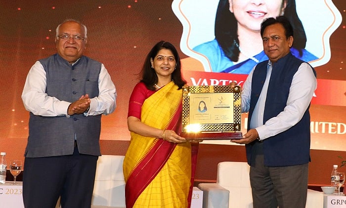 CMD EIL conferred with Business Leader of the Year Award