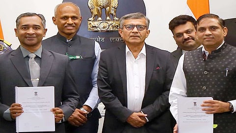 MoD inks Rs 425 crore contract for 12 sets of 1.25 MW Marine Gas ...