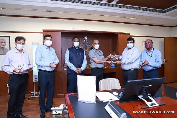 AAI Chairman felicitates ACI ASQ Award winning airports