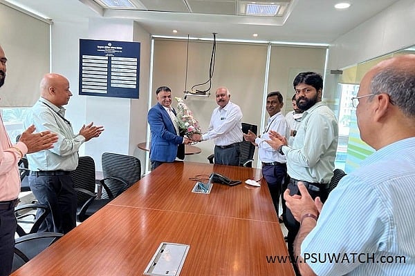 Yogendra Prasad Shukla assumes charge as Director (Finance) of HOCL