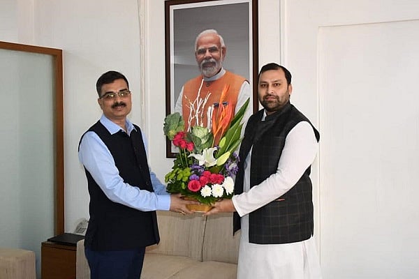 Vinit Kumar (IRSEE) assumes charge as new CEO of KVIC