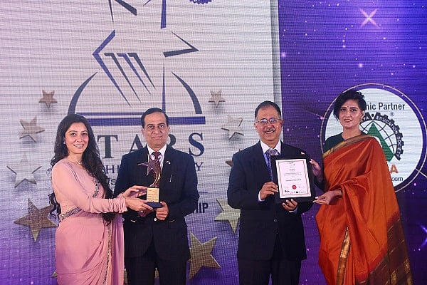 EIL conferred with ET Ascent Star Industry Award for Best Overall ...