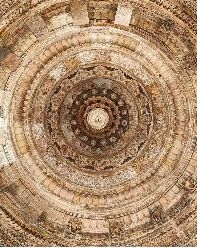 Discover the Intricate Beauty of Hindu Temple Ceilings: Symbolism ...