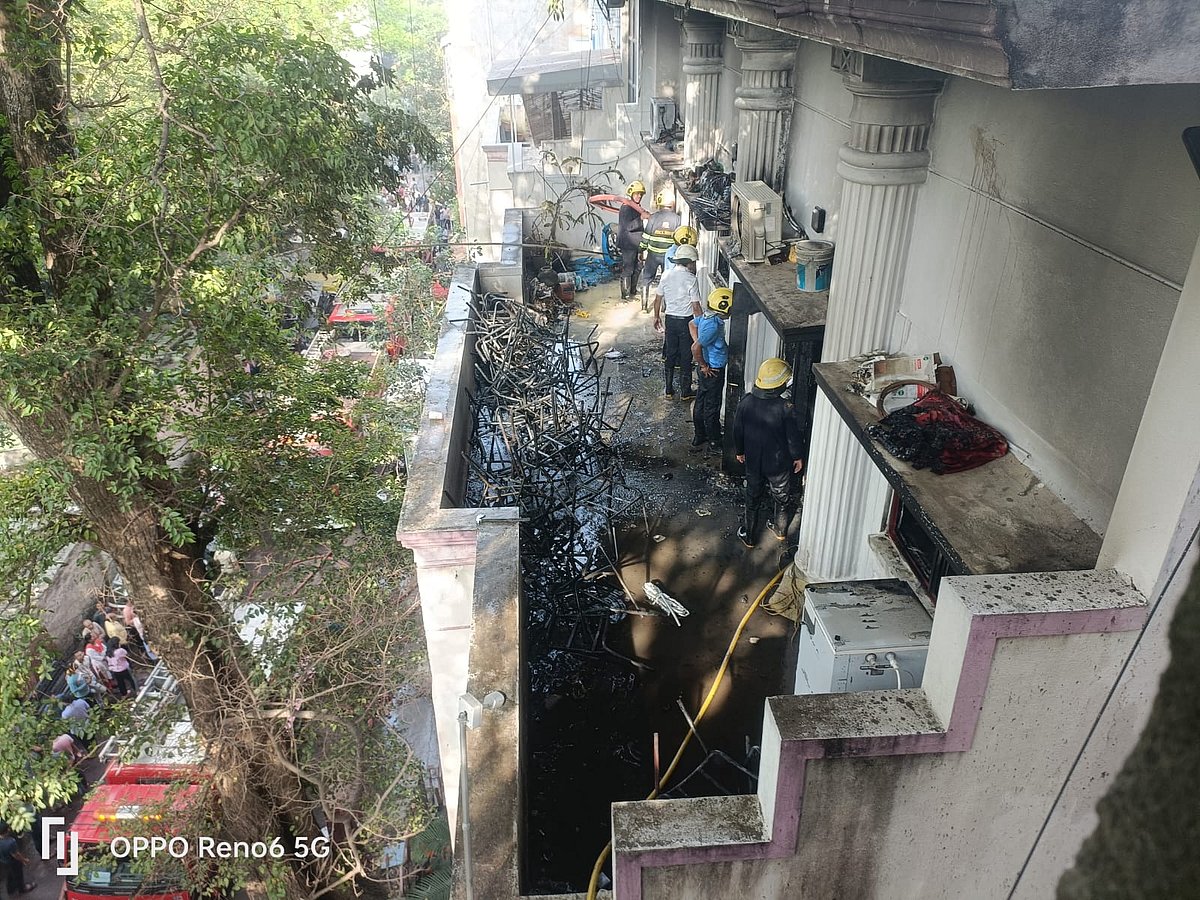 Pune Library Fire: पुण्यातील अभ्यासिकेत भीषण आग; लॅपटॉप, पुस्तके, नोट्स ...