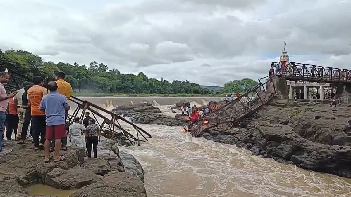 Indrayani River bridge collapse : इंद्रायणी नदीवरील पूल दुर्घटनेतील ...
