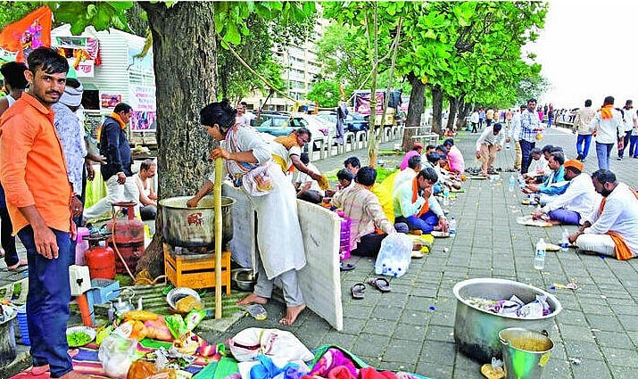 Maratha Andolan : आंदोलकांपुढे महापालिका प्रशासन झालं हतबल