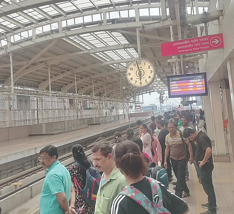 Pimpri Metro: पिंपरी ते स्वारगेट मेट्रो फुल्ल; मेट्रो प्रवासाला तुफान ...