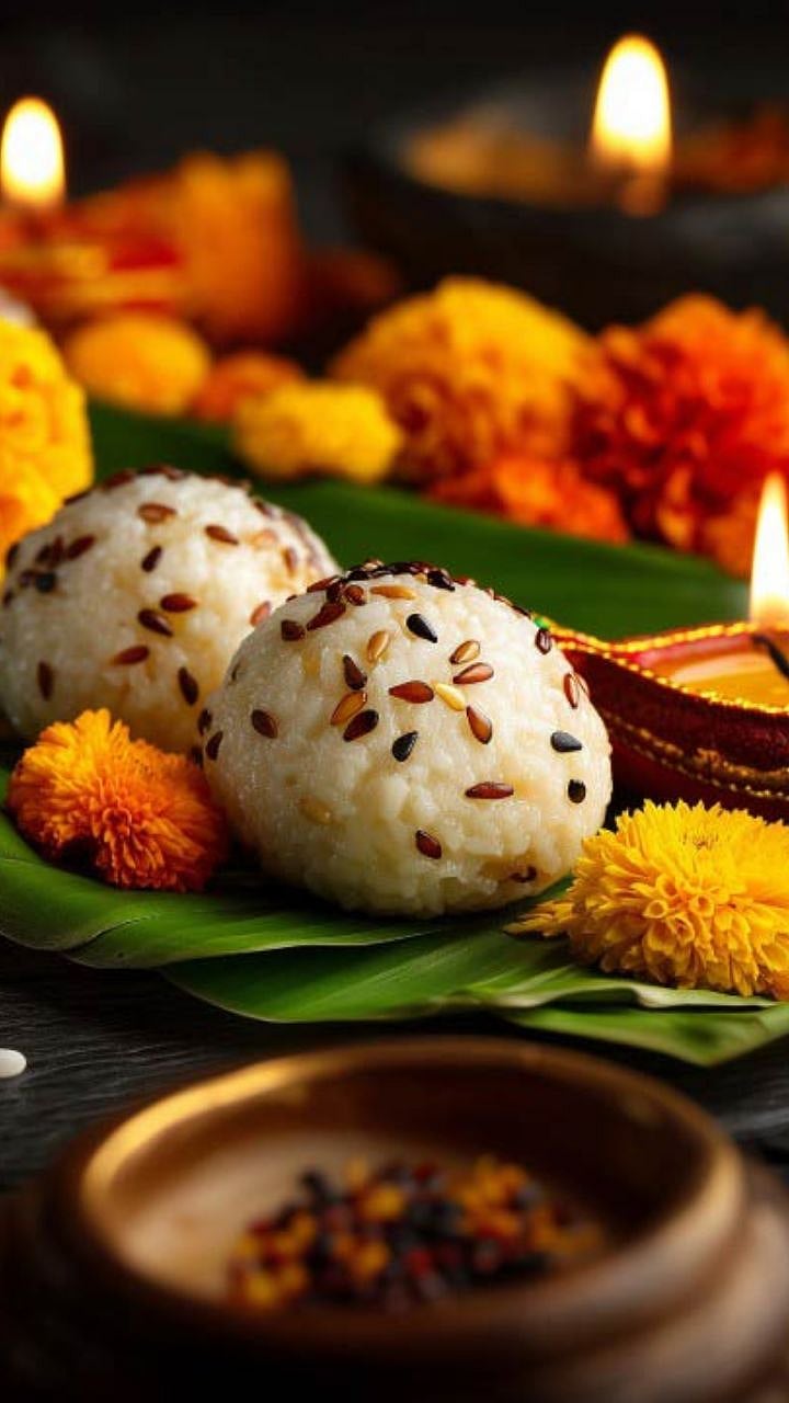 Pitru Paksha 2025 | पितृ पक्षात मातृ नवमी श्राद्धाचे हे महत्व तुम्हाला ...