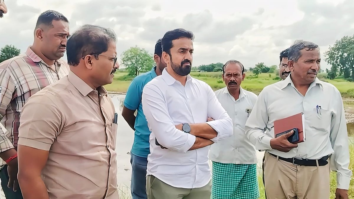 Suhas Babar Farm visit | नुकसानग्रस्त पिकांच्या पाहणीसाठी आमदार सुहास ...