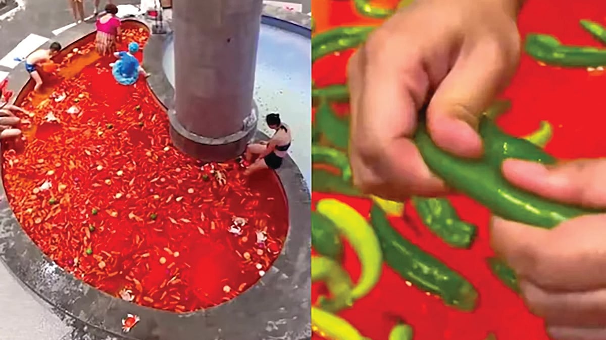Chili Water Bath | मिरची असलेल्या गरम सूपसारख्या पाण्यात आंघोळ!
