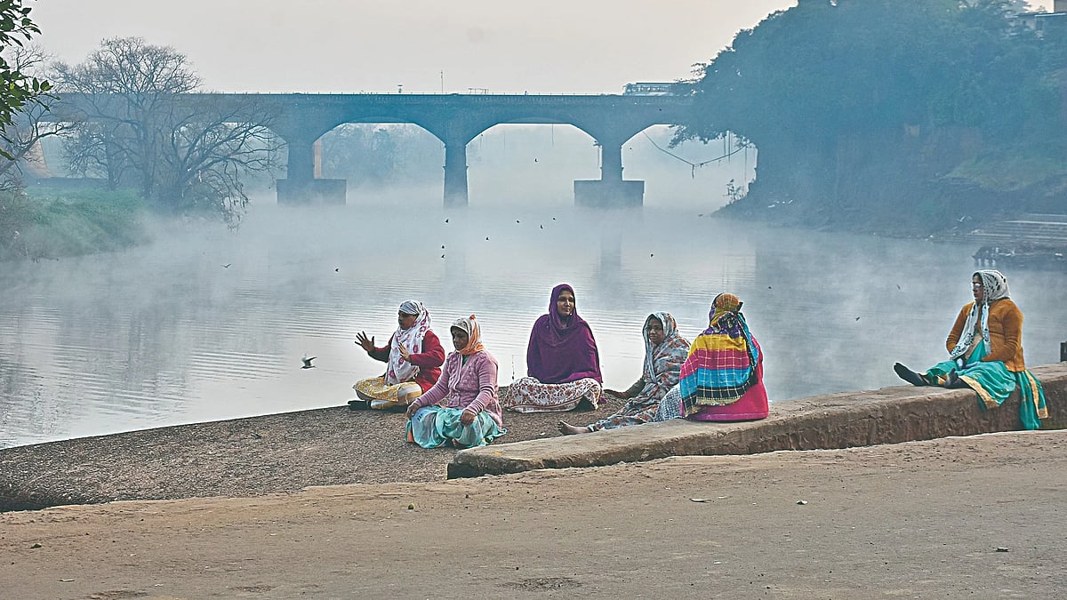 Kolhapur Temperature Drop | कोल्हापूरकरांना हुडहुडी; पारा 15.8 अंशांवर