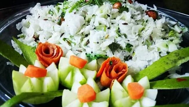 Kakdi Poha recipe : काकडीच्या किसातले पोहे