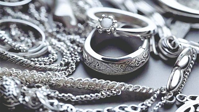 Silver Use In Industries | उद्योगांमध्ये चांदी वापर 9 टक्क्यांनी वाढला