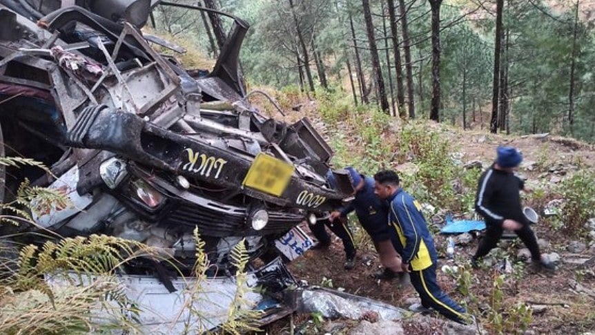 Uttarakhand Accident News | उत्तराखंडमध्ये बस कोसळली ४ ठार, १८ जण जखमी