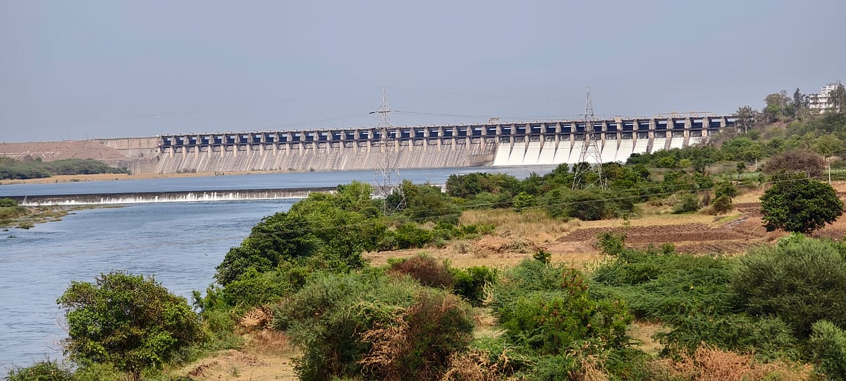 Ujani dam water level: शेतकऱ्यांची चिंता वाढली, उजनी धरण एप्रिल मध्येच ...