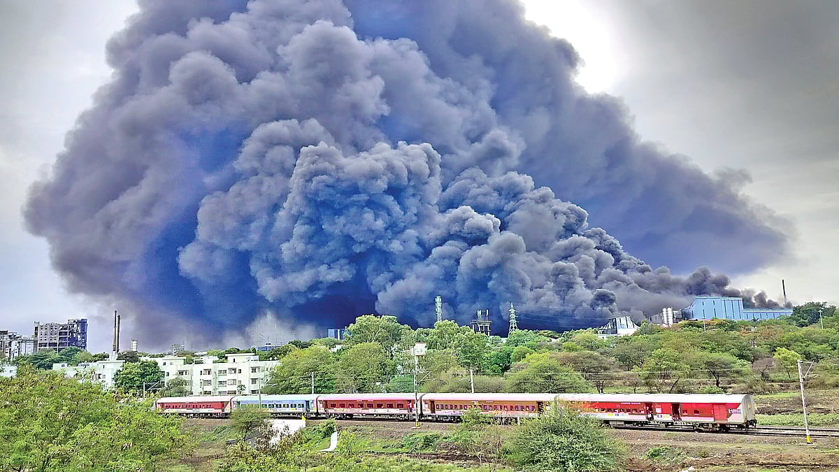 Jindal Poly Films Fire News | 'जिंदाल'ला क्लोजर; पाच हजार कामगारांवर ...