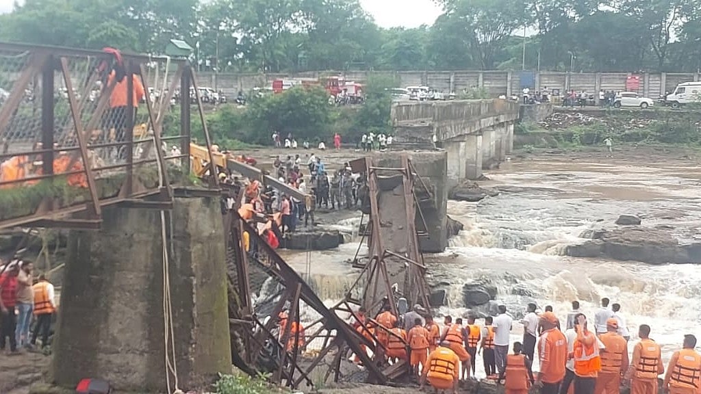 Pune Bridge Collapse: जखमी आणि मृतांची नावे समोर; जिल्हा प्रशासनाने ...
