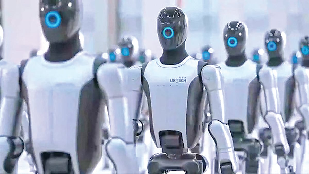 China robot parade | चीनमध्ये शेकडो रोबोंची सैन्य पद्धतीने परेड!