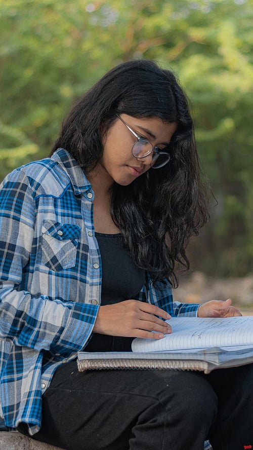 Exam Study Tips: अभ्यासाला बसताच झोप येत असेल तर काय करावे?