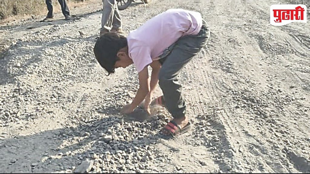 अकोले तालुक्यात मुख्यमंत्री सडक योजनेतील रस्त्यांचे निकृष्ट काम ...