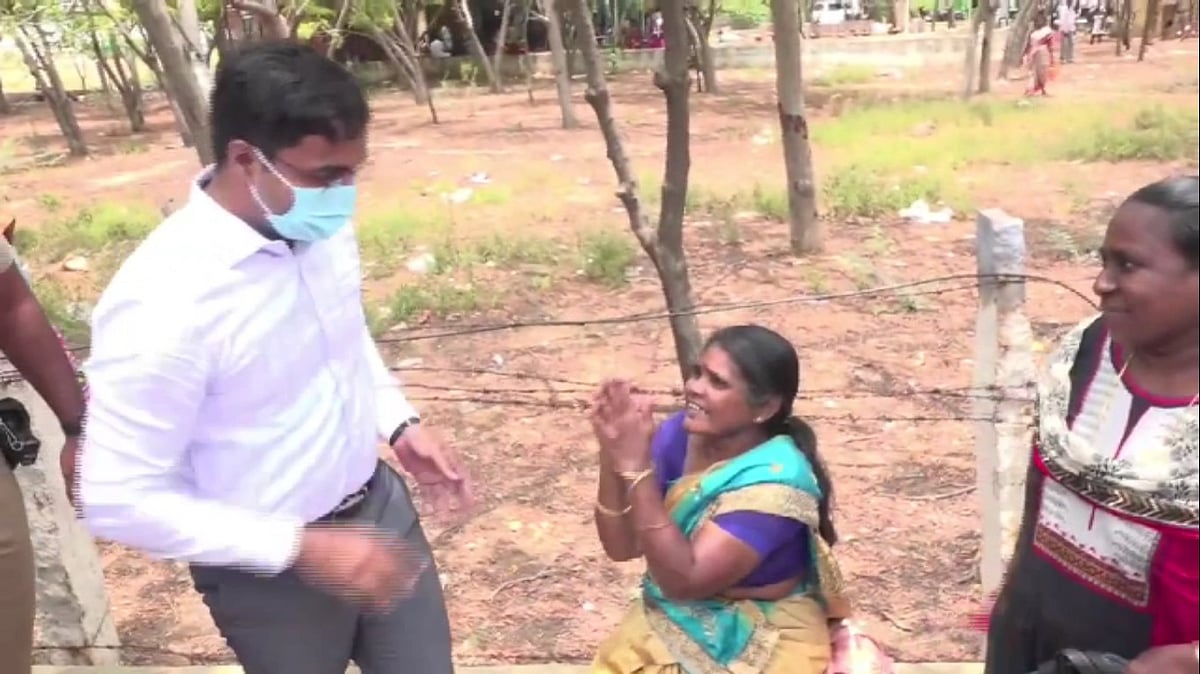 thoothukudi district collector act gets praise - 'மனு எழுத பணம் நான் தர்றேன்; மக்கள்கிட்ட ...