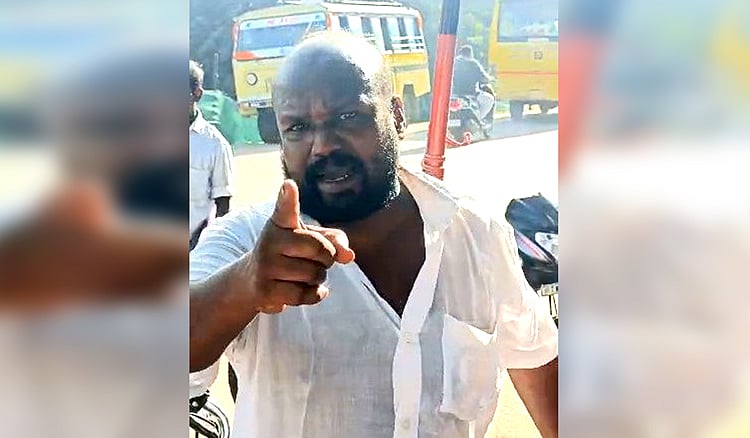 திமுக அலுவலகத்திற்குள் வாளோடு புகுந்து மிரட்டில் - திமுக கவுன்சிலரின் கணவர் கைது | Thiruvarur ...